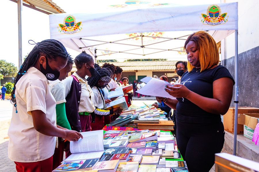 Feira do Livro de Maputo participa no mercado de Indústrias Criativas ...