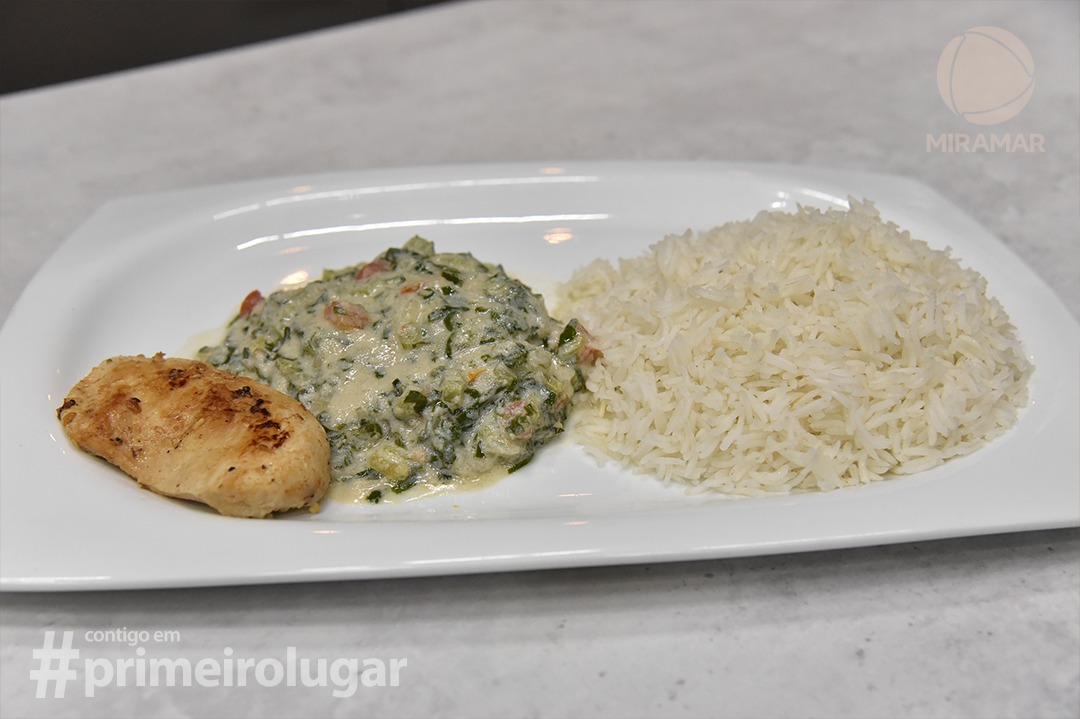 Receita de Caril de Couve com Amendoim, Arroz de Coco e Peito de Frango